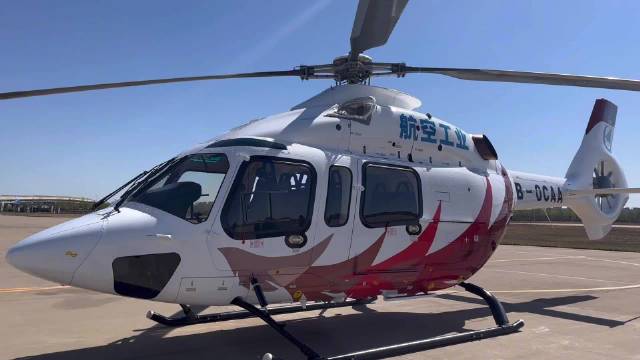 国家航空应急救援再添硬核装备！国产新型直升机AC332成功首飞|直升机_新浪新闻