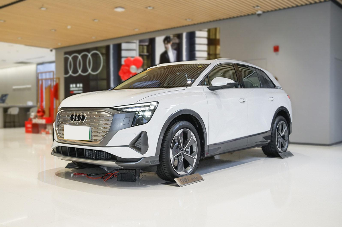 实拍Q5etron，豪华中大型纯电SUV，续航560km，车长超4.8米