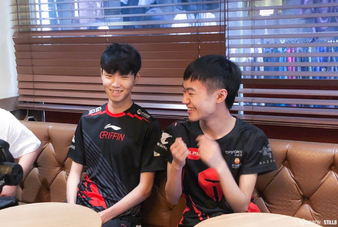 昨日@JDG-knight 微博关注了Chovy选手！两位也要在MSI上相遇了|MSI|jdg|knight_新浪新闻