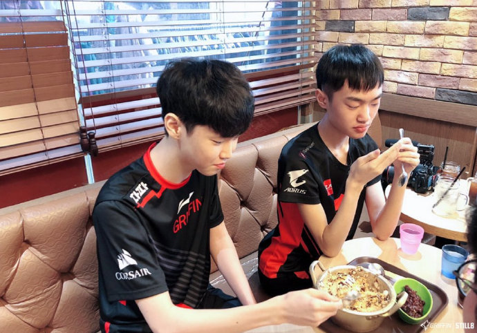 昨日@JDG-knight 微博关注了Chovy选手！两位也要在MSI上相遇了|MSI|jdg|knight_新浪新闻