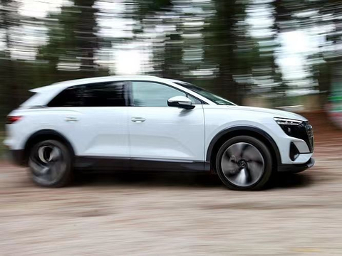2023款Q5etron上市，新增三款特别版，价格还有大变化-新浪汽车