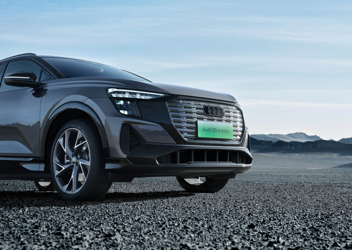 2023款Q5etron上市，续航560km，超4.8米车长，开起来如何？