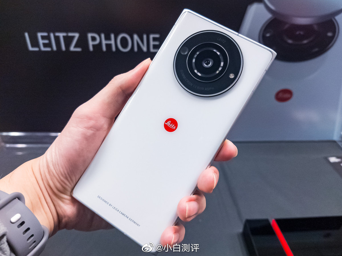 LEITZ Phone 2白色后盖 徕卡小红标 这台机是真漂亮|徕卡_新浪新闻