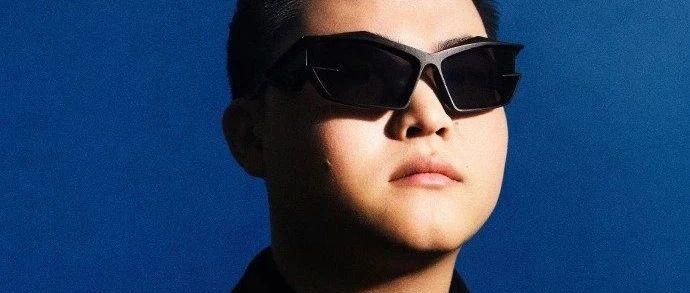 LPL十大选手定妆照公布：UZI、Theshy等人帅出天际！|lpl|Uzi|TheShy_新浪新闻