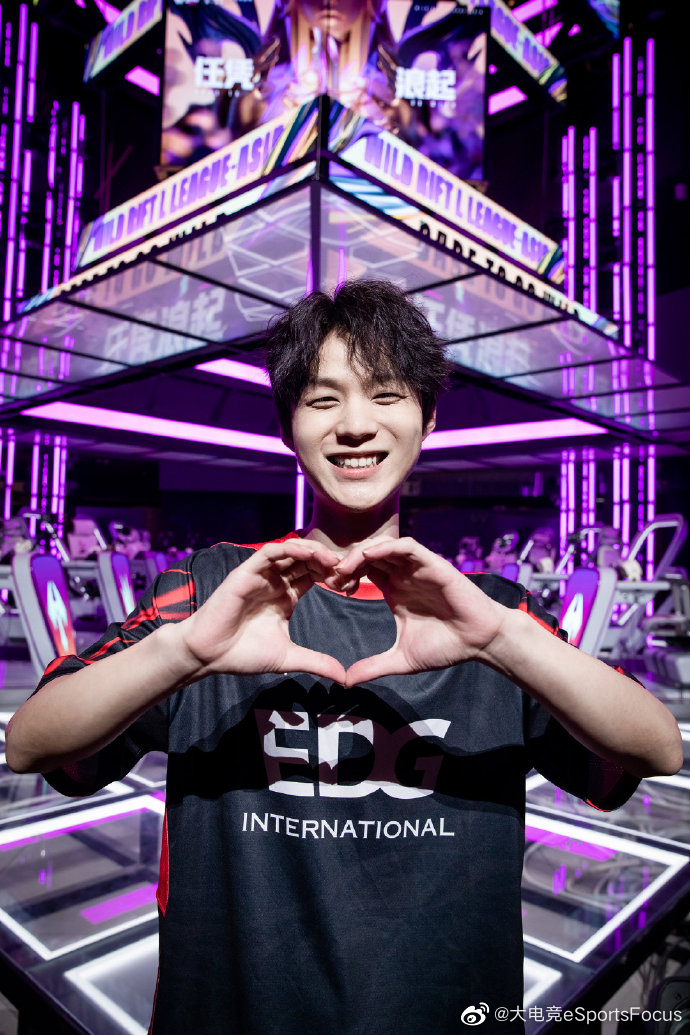 今日下午将迎来EDG、OMG、WBG三支战队的比赛！|edg|英雄联盟手游|LOL手游_新浪新闻