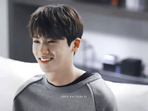 永远爱wuli臭屁安敏赫安代表！他之前可是男团成员，帅的嘞|男团_新浪新闻