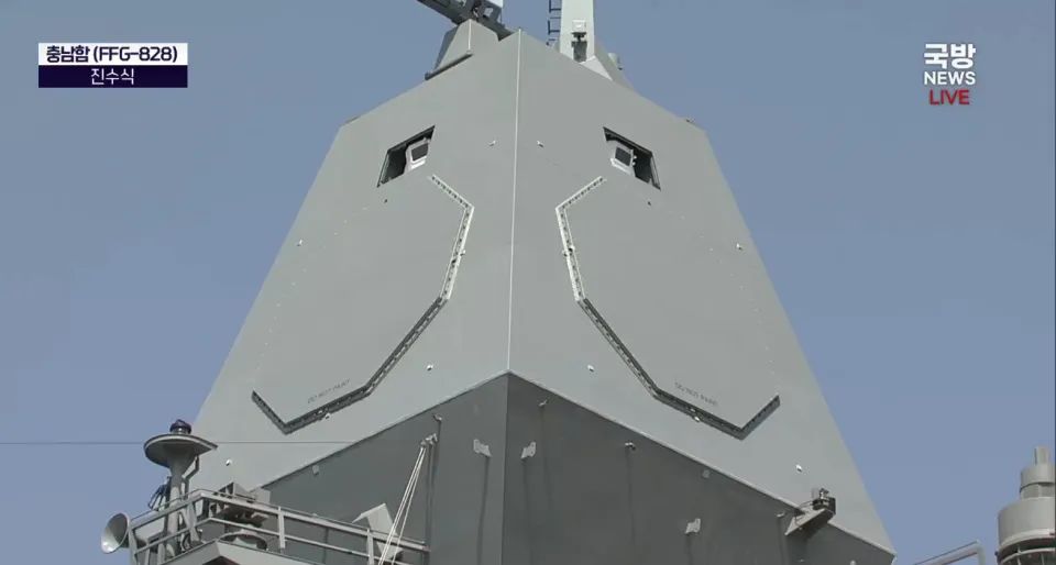 韩国最强护卫舰下水！现场男女喜笑颜开，小盾舰战力超过054A