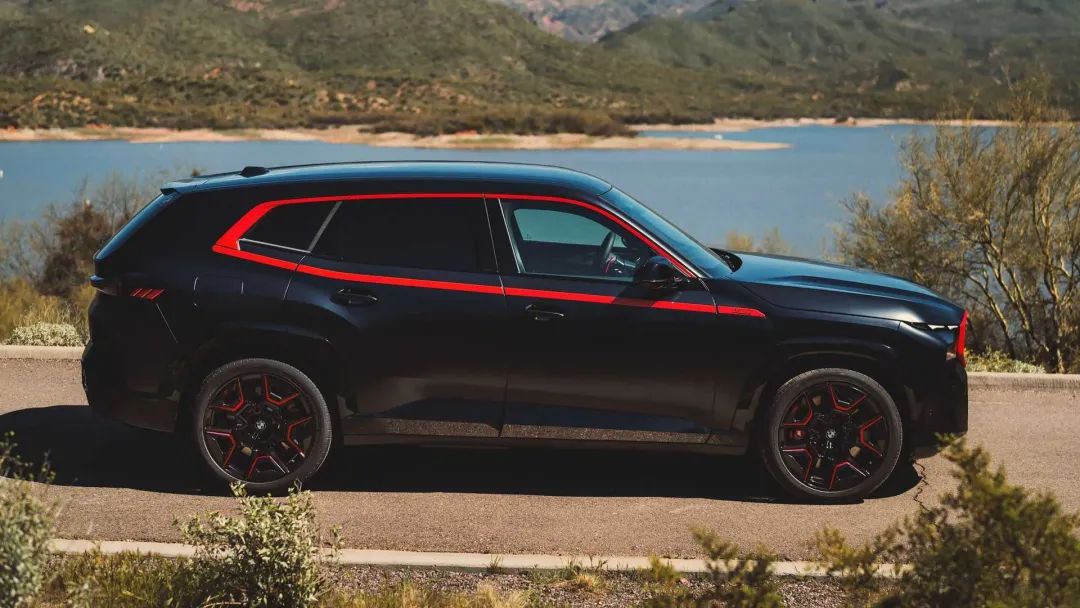 宝马 XM Label Red 官图发布 配4.4T V8插混系统 738匹或成最强M性能车