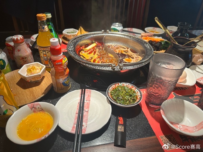 @OMG-shanji 分享聚餐：小奶油真人弱爆