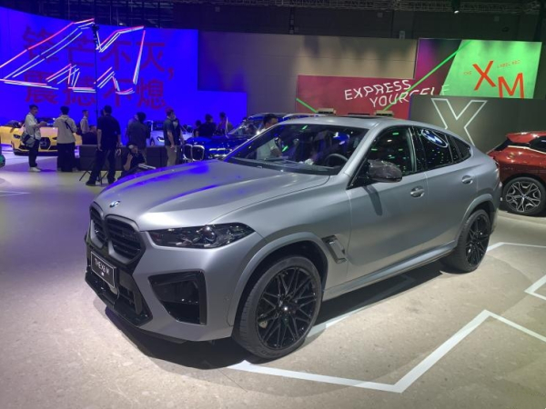 新款宝马X6 M首发亮相 搭载4.4T V8发动机 全新内饰设计-新浪汽车