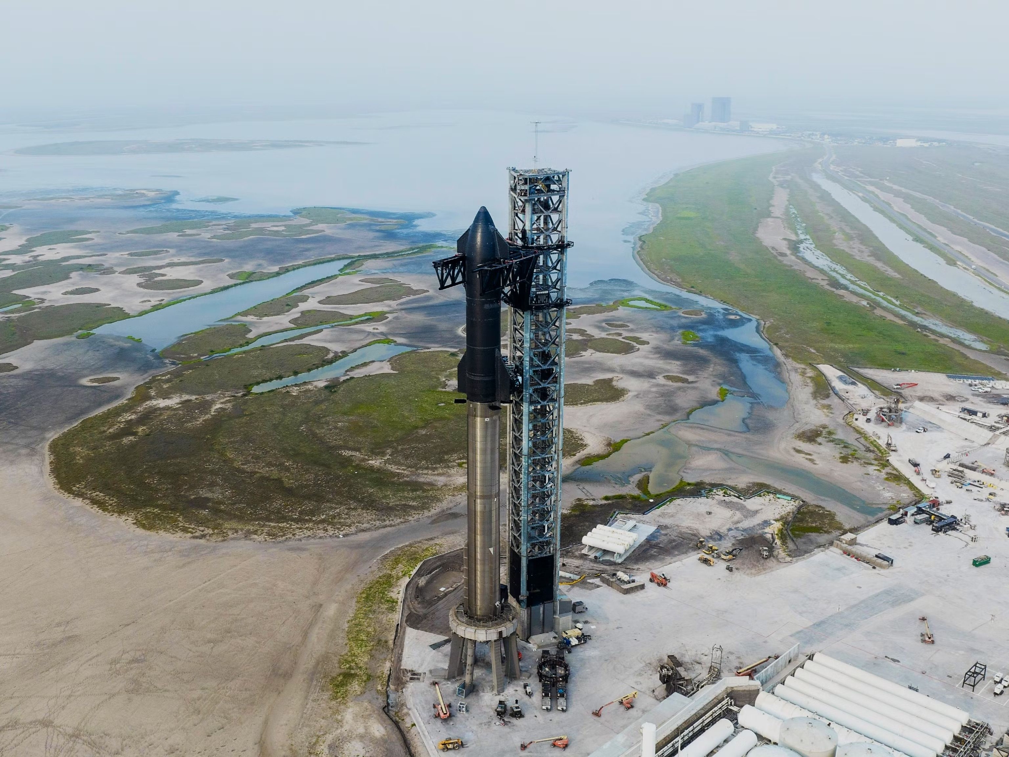 马斯克火星梦迈进一步:史上最强火箭spacex星舰升空后爆炸