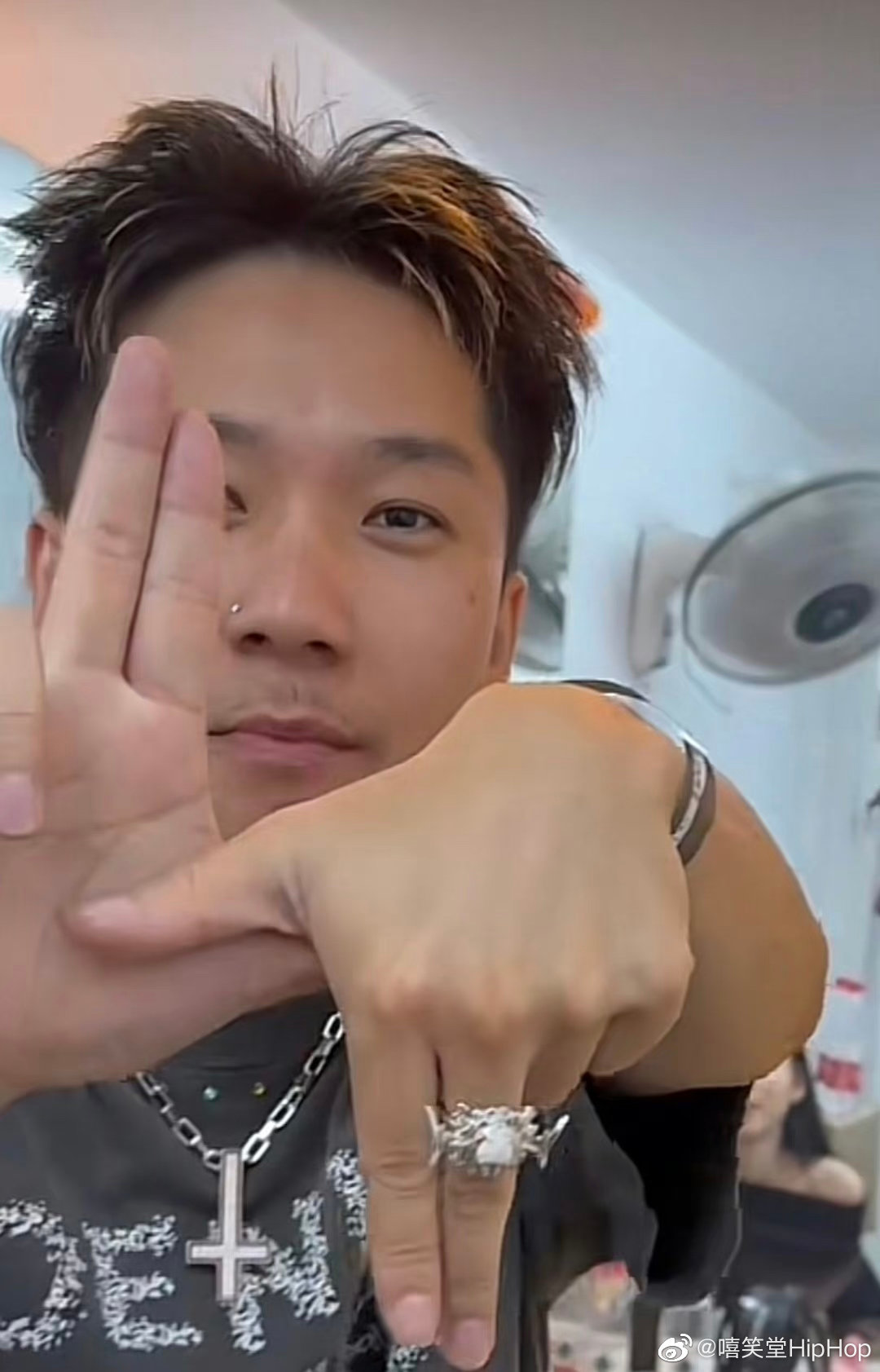 什么情况！TSP公开摆出长沙SUP厂牌手势！|说唱_新浪新闻