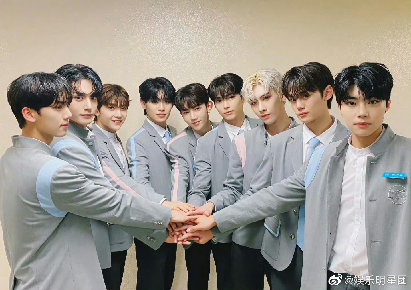 韩国选秀男团ZB1首张团体照公开，这颜值如何