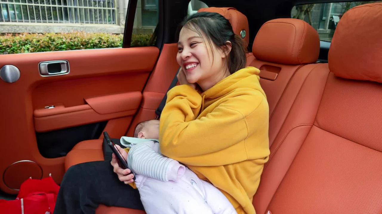 理想L7提车记理想L7 内外很大气，新车有点小异味|提车作业|25-35万suv|新能源_新浪新闻