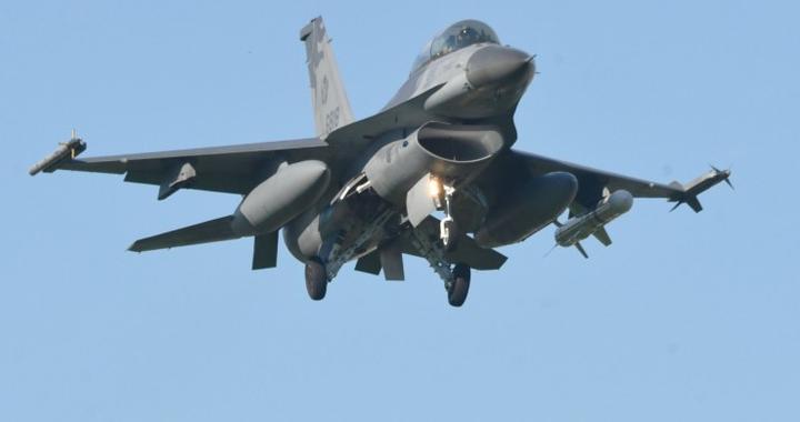 F16V战机交付已滞后，台岛不敢不交钱，民进党：有互信，尽在掌控|战斗机|F-16V|美国_新浪新闻