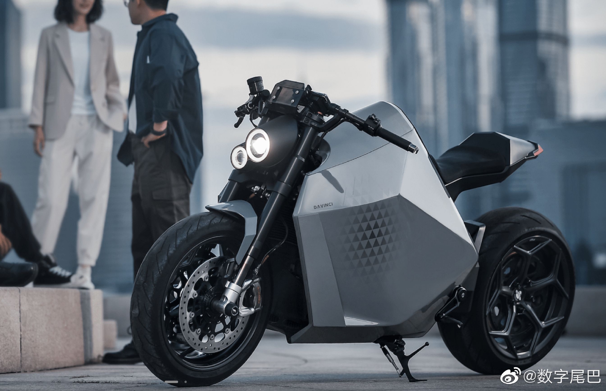 DAVINCI DC100 电动摩托车，售价仅 177，700 元，对，是 17 万！-新浪汽车