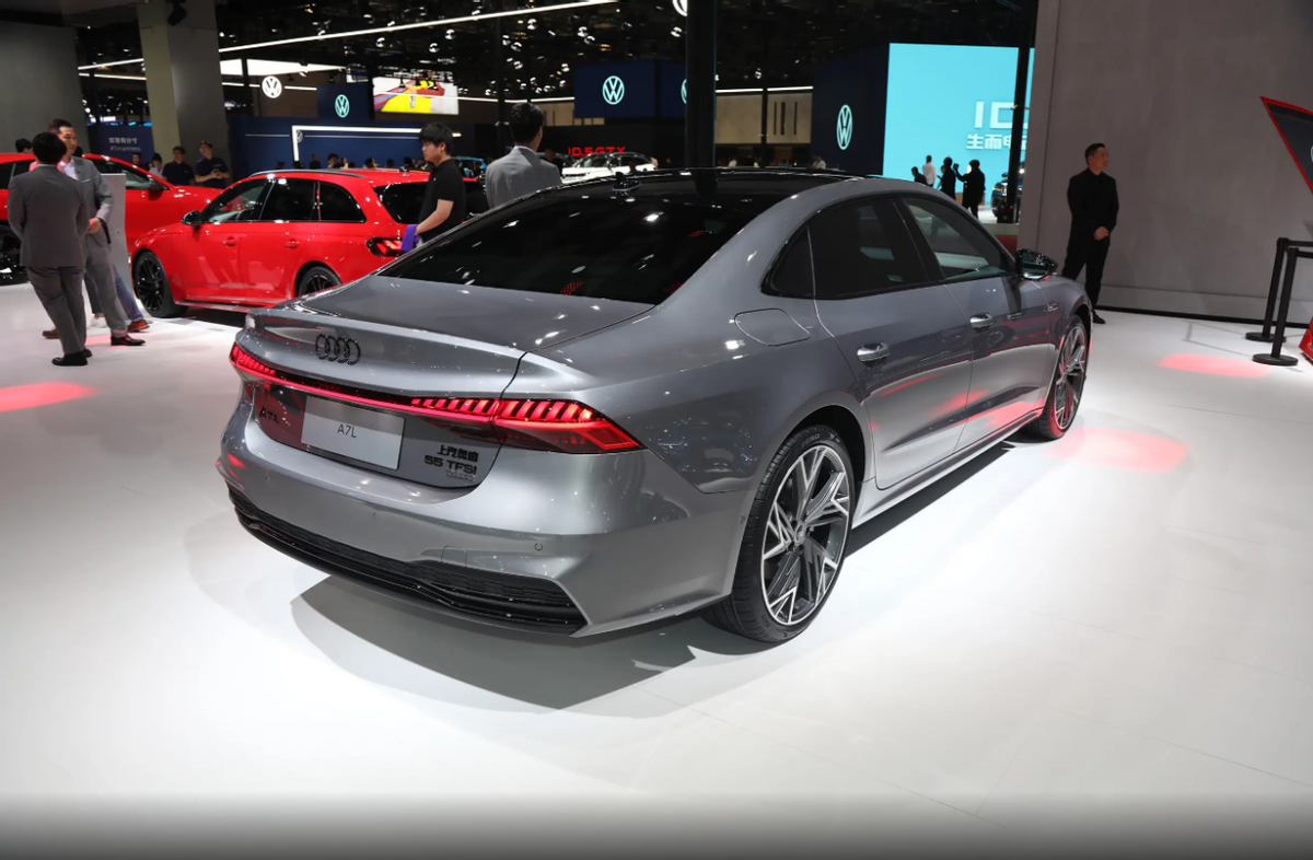 上汽奥迪A7L上海车展黑武士荣耀回归，影武士挚热新生