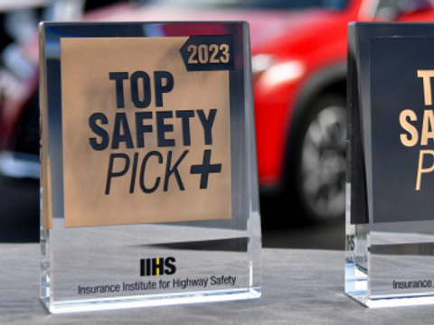 沃尔沃从不玩虚的，IIHS碰撞测试沃尔沃XC90轻松拿下-新浪汽车