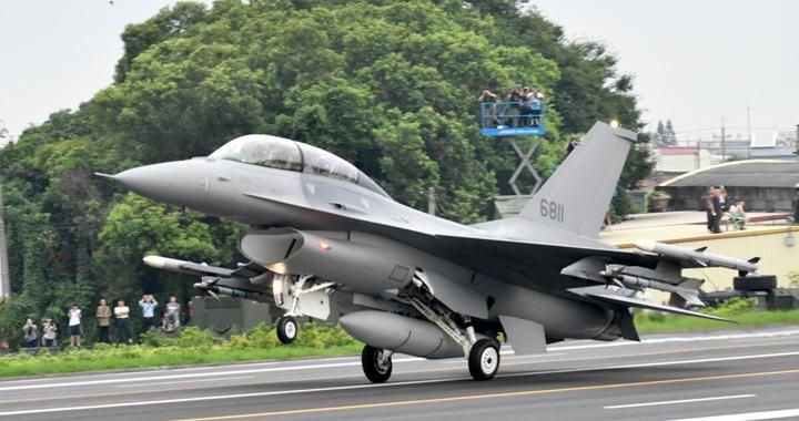 美前官员拱火，预测解放军可能明年就武统台岛，早于F16V战机交付|解放军|战斗机|F-16V_新浪新闻