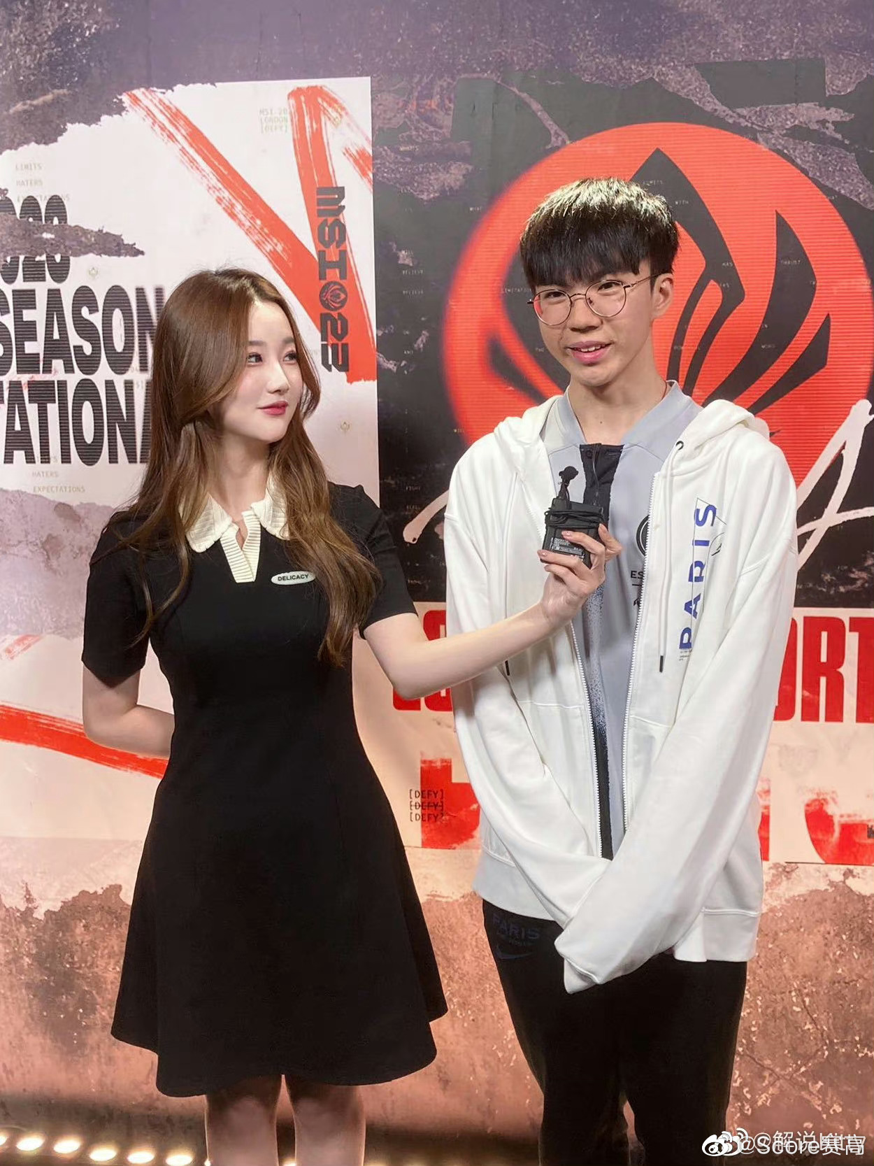 英文流官方解说@解说Kitty 采访PSG.Junjia|英雄联盟|Junjia_新浪新闻