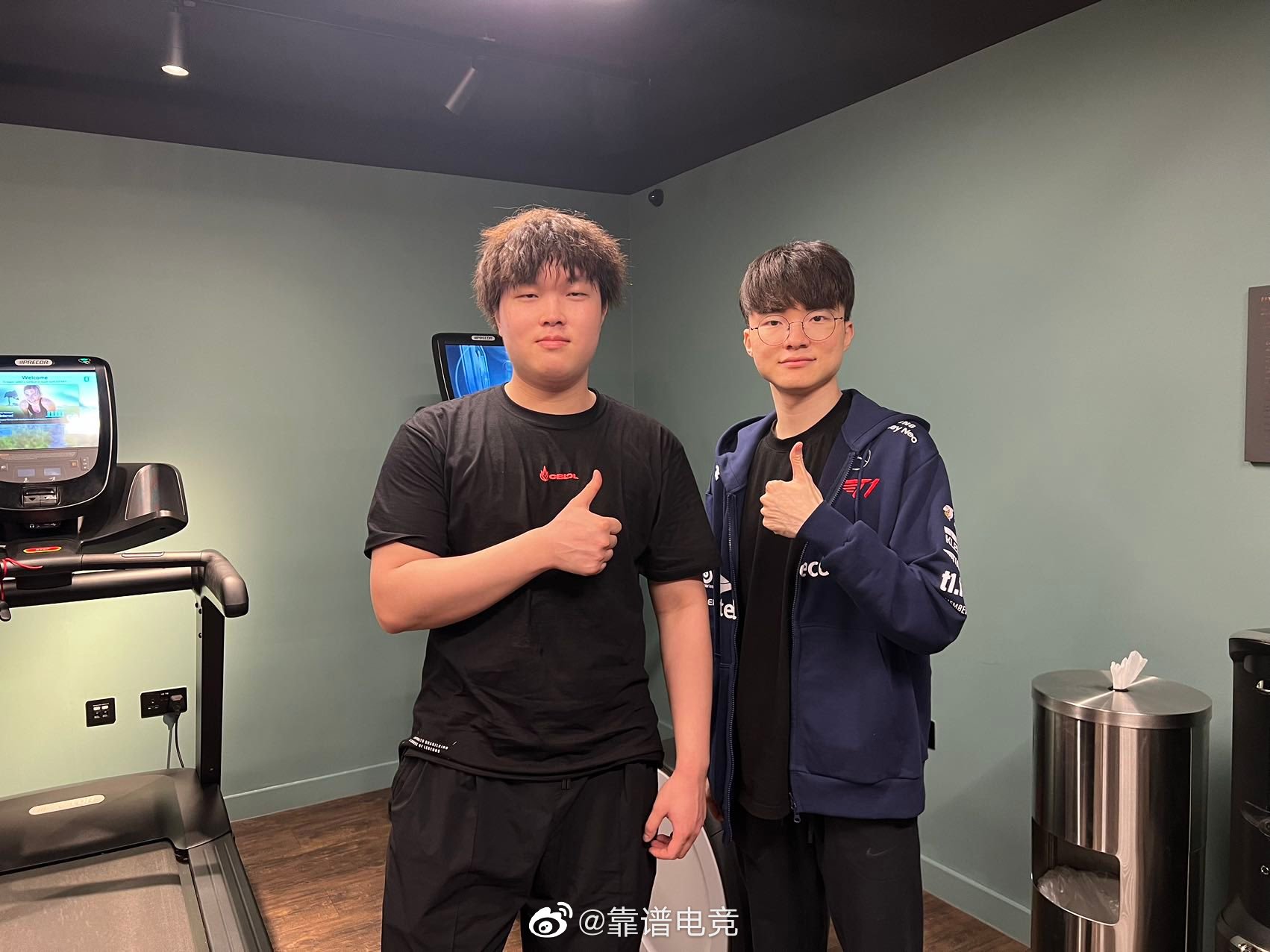 BLG官推分享Bin与Faker的合照|blg|Faker|Bin_新浪新闻