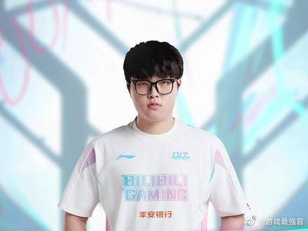 众解说看Bin天雷助BLG战胜RNG，赛后Bin哥遇顶级粉丝！|Bin|blg|rng_新浪新闻