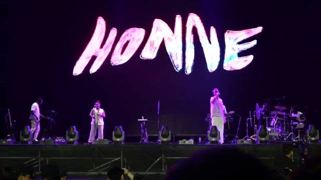 全场剪辑视频！@HONNE_CN_新浪新闻