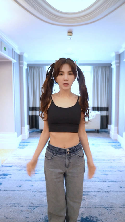 Ella马来西亚人气 那可是SHE的Ella啊，好瘦！|陈嘉桦|SHE_新浪新闻