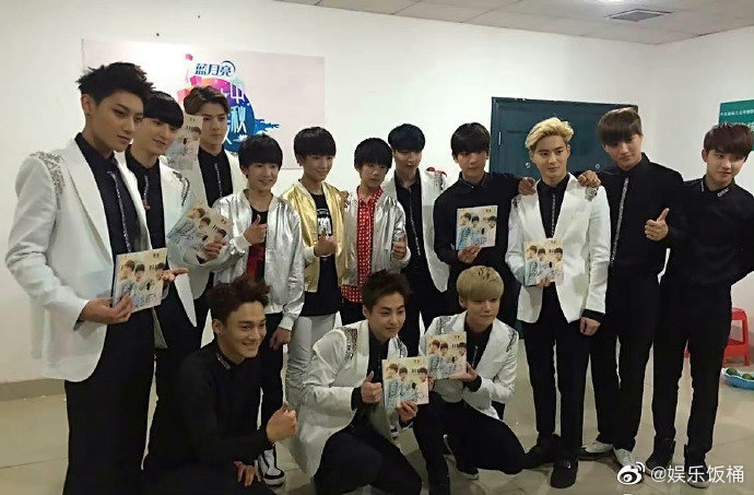 TFBOYS和EXO早期大合照，都是回忆了啊|TFBOYS_新浪新闻