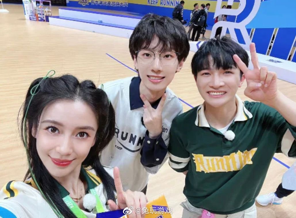 宝蓝icon的综艺节目在今晚播出！|宝蓝|奔跑吧|浙江卫视_新浪新闻