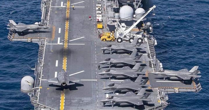 美军亮出闪电航母，F35B密集起降，055大驱北上，解放军敢硬碰硬|美国海军|美利坚号|解放军_新浪新闻