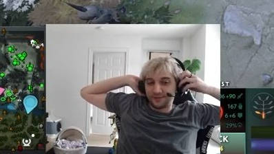 被亲了一口后输掉团战，RTZ：都怪小鸽子 弹幕：虽然他没赢过TI……|RTZ|弹幕_新浪新闻