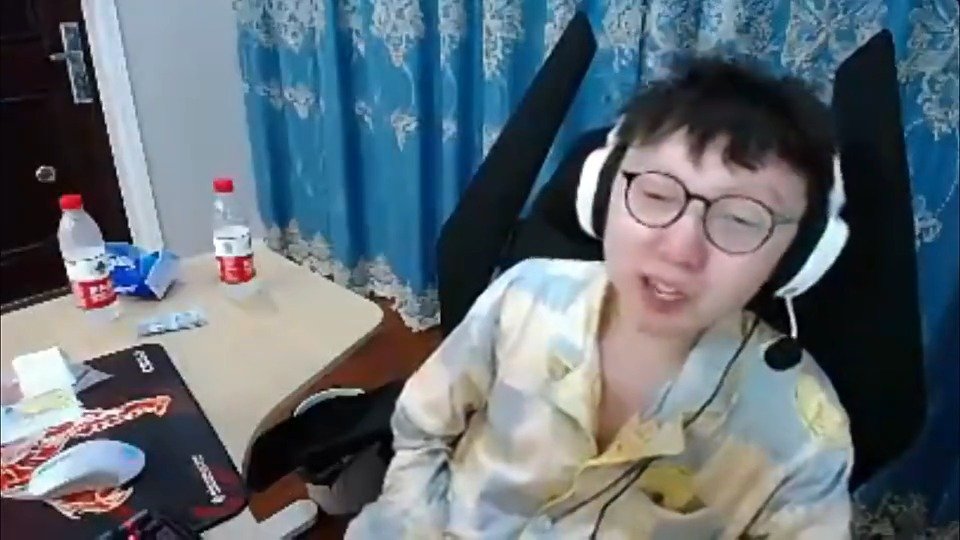 MXLG表示19年是有机会离开的RNG……|mxlg|rng_新浪新闻