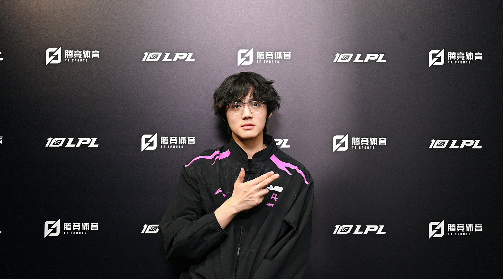 赛高专访RA.Leyan：想和粉丝说少一点焦虑、压力不要太大，好好生活，开开心心的玩|好好生活_新浪新闻