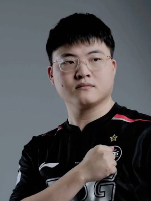 EDG分享Uzi定妆照拍摄花絮：EDG.Uzi已就位！|edg|Uzi_新浪新闻