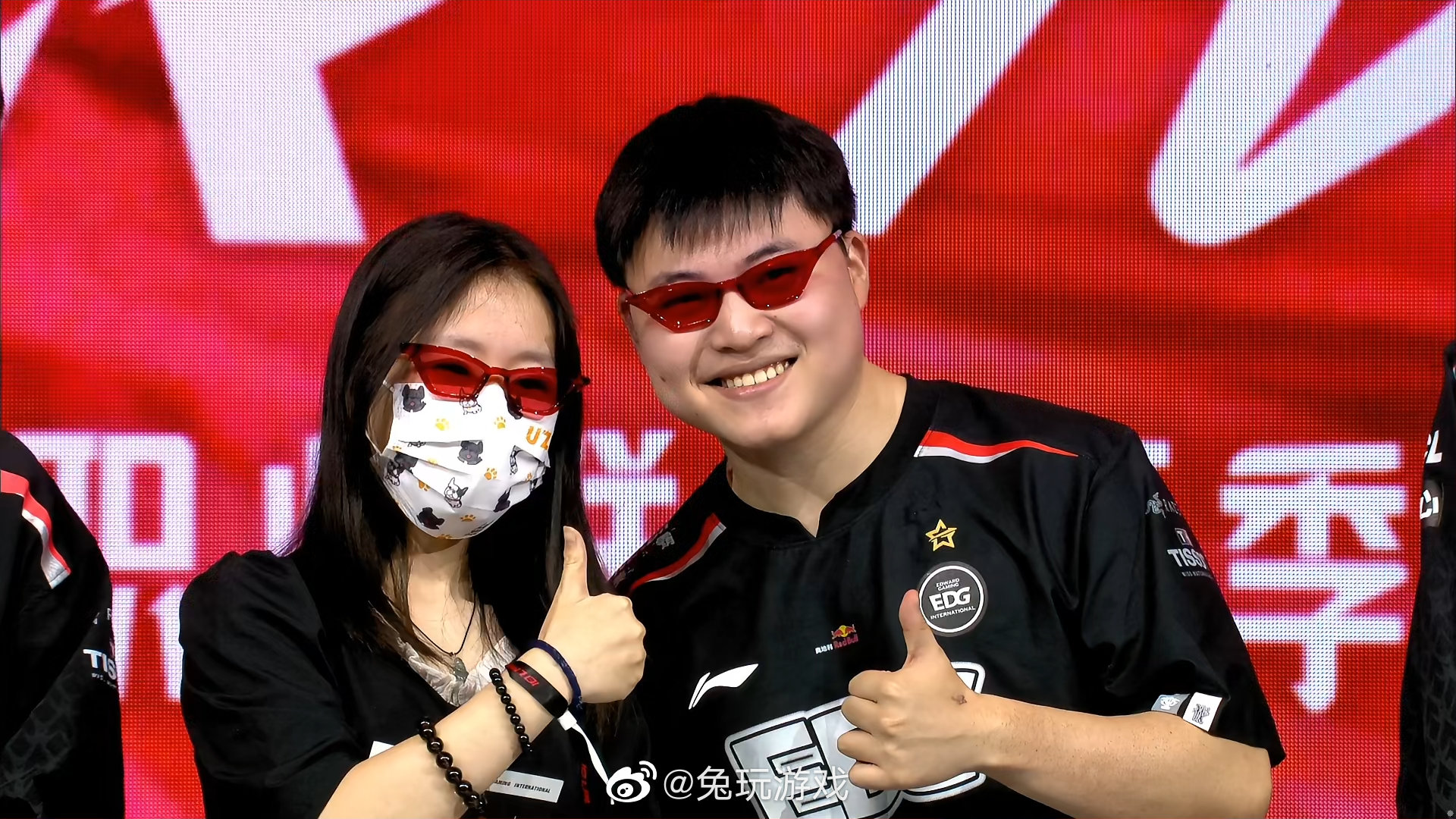 EDG 2-0 AL 粉丝互动环节|Uzi_新浪新闻