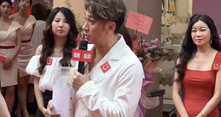 人气高！TVB前当家小生内地登台，被粉丝热情围堵，挤到面部扭曲|吴卓羲|TVB_新浪新闻