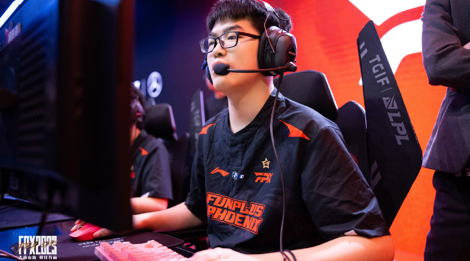 赛高专访FPX.Care：队伍的状态，感觉起伏不定吧_新浪新闻