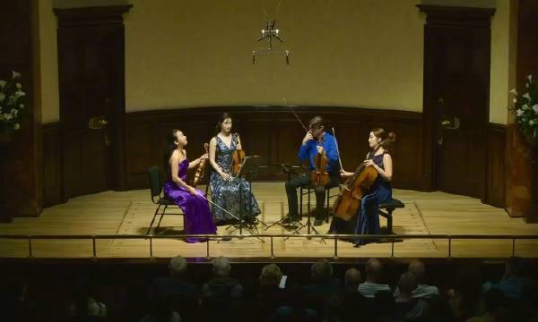 韩国美女弦乐四重奏Esmé Quartet演奏：海顿-D大调弦乐四重奏 Op……|四重奏|海顿_新浪新闻