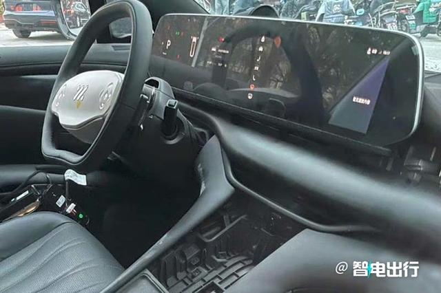 智己LS6内饰最新实拍！采用双联屏设计 酷似宝马X1-新浪汽车