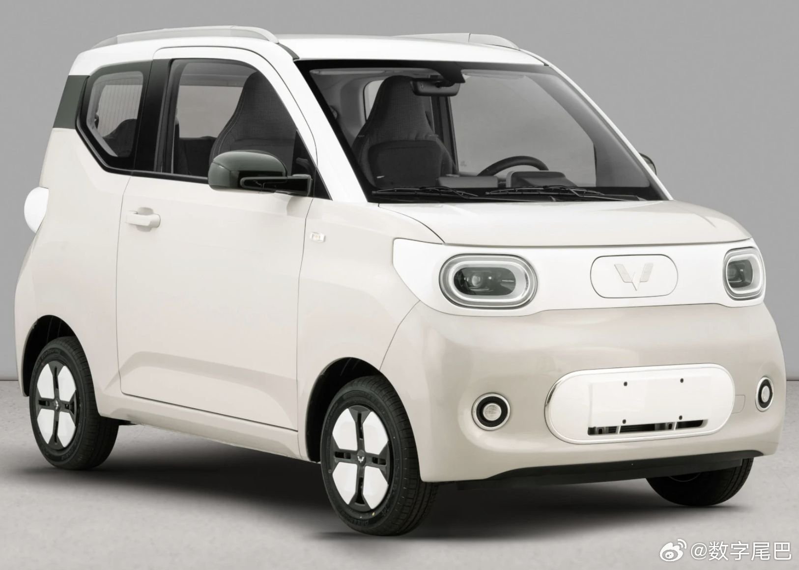 尺寸更大、外观更圆润，新款五菱宏光 MINI EV 来啦！-新浪汽车