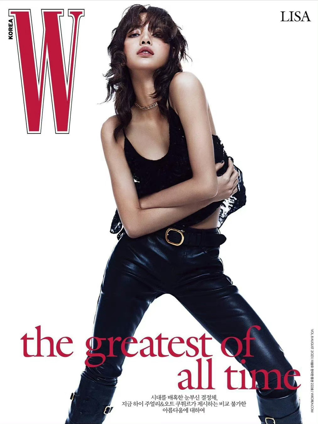 Lisa 登韩国版 W 杂志八月新刊封面，卷发烟熏妆真的很麻豆……|Lisa_新浪新闻