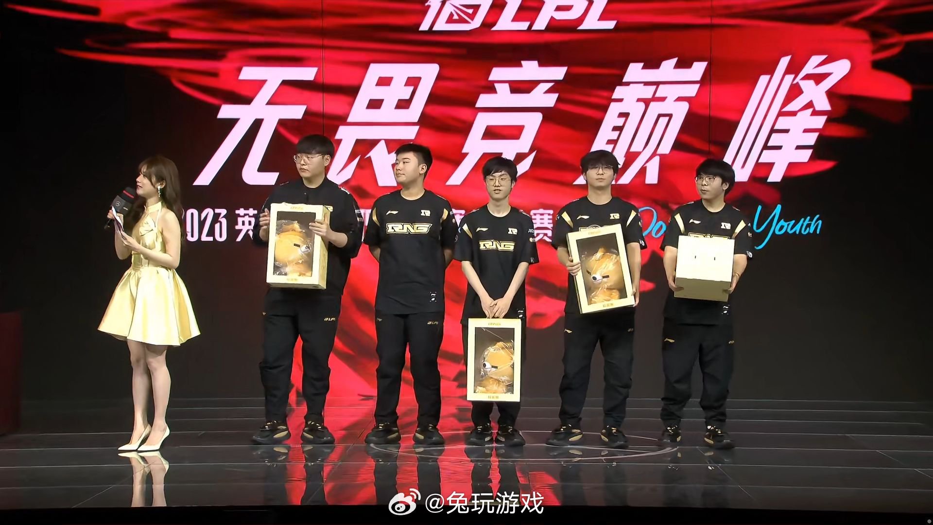 RNG 2-0 LGD 粉丝互动环节|rng|LGD_新浪新闻