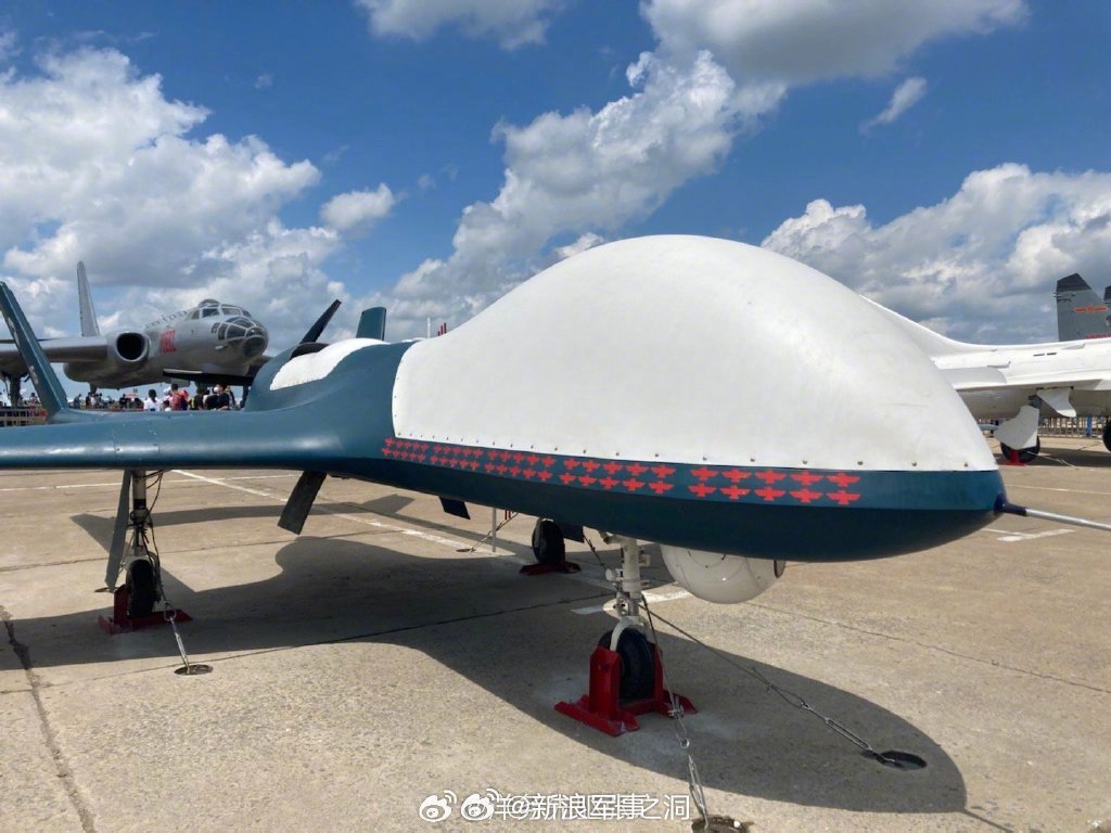 长春航展现场，贴满任务标记的BZK-005无人机|长春市|无人机_新浪新闻