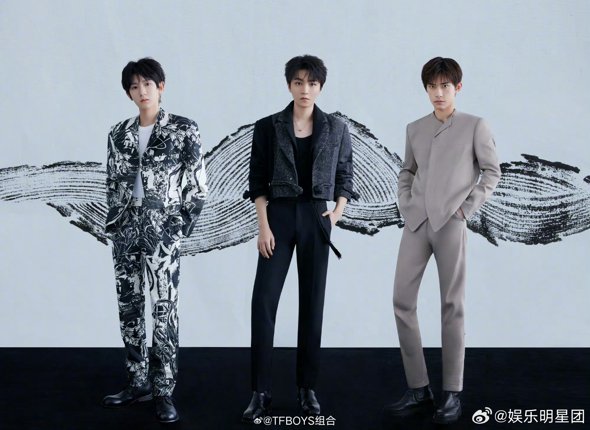 TFBOYS王俊凯 易烊千玺 王源身材比例对比，谁在你心中最完美？|王源|王俊凯|易烊千玺_新浪新闻