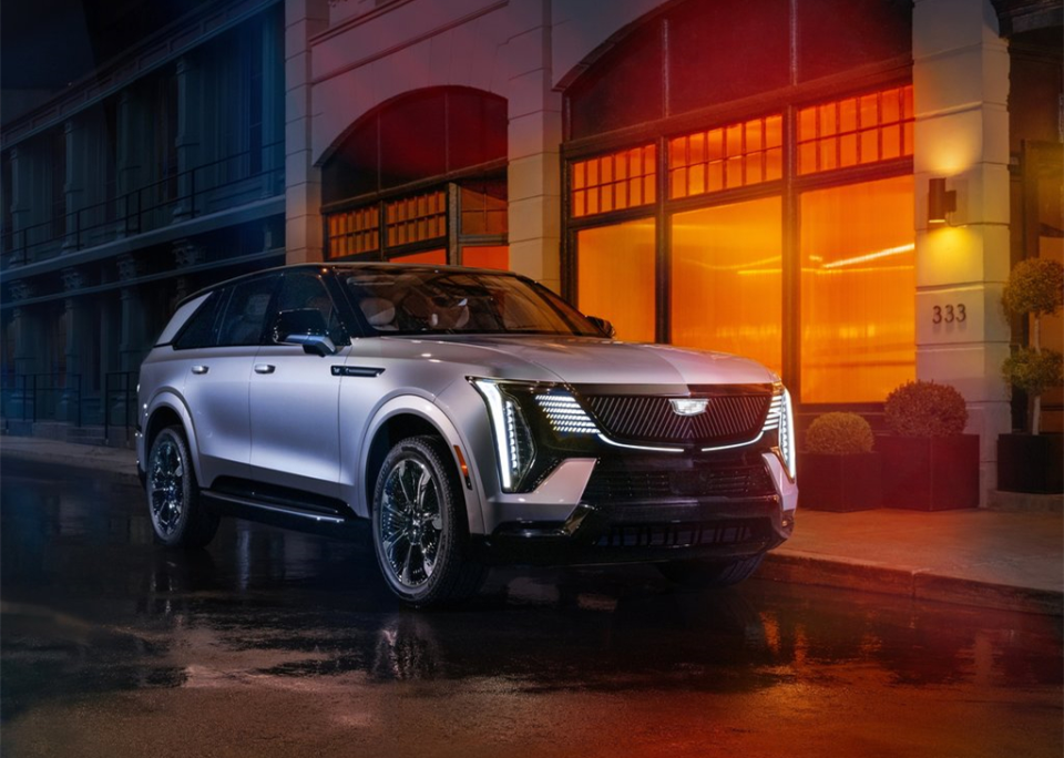 尺寸最大SUV？凯迪拉克发布纯电旗舰 后排堪比迈巴赫！-新浪汽车
