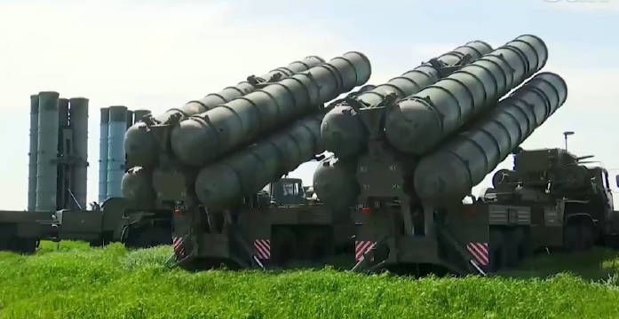 俄罗斯S400防空导弹恭候F16的到来！_新浪新闻