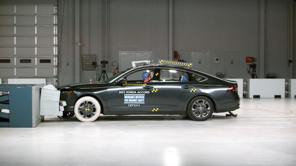 2023 IIHS，十一代美规本田雅阁50%重叠碰撞测试得分：G （IIHS）|碰撞测试|中级车评测|本田_新浪新闻