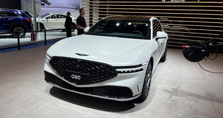 标轴/长轴版本可选，搭载3.5T+8AT，捷尼赛思G90售价69.88万起-新浪汽车