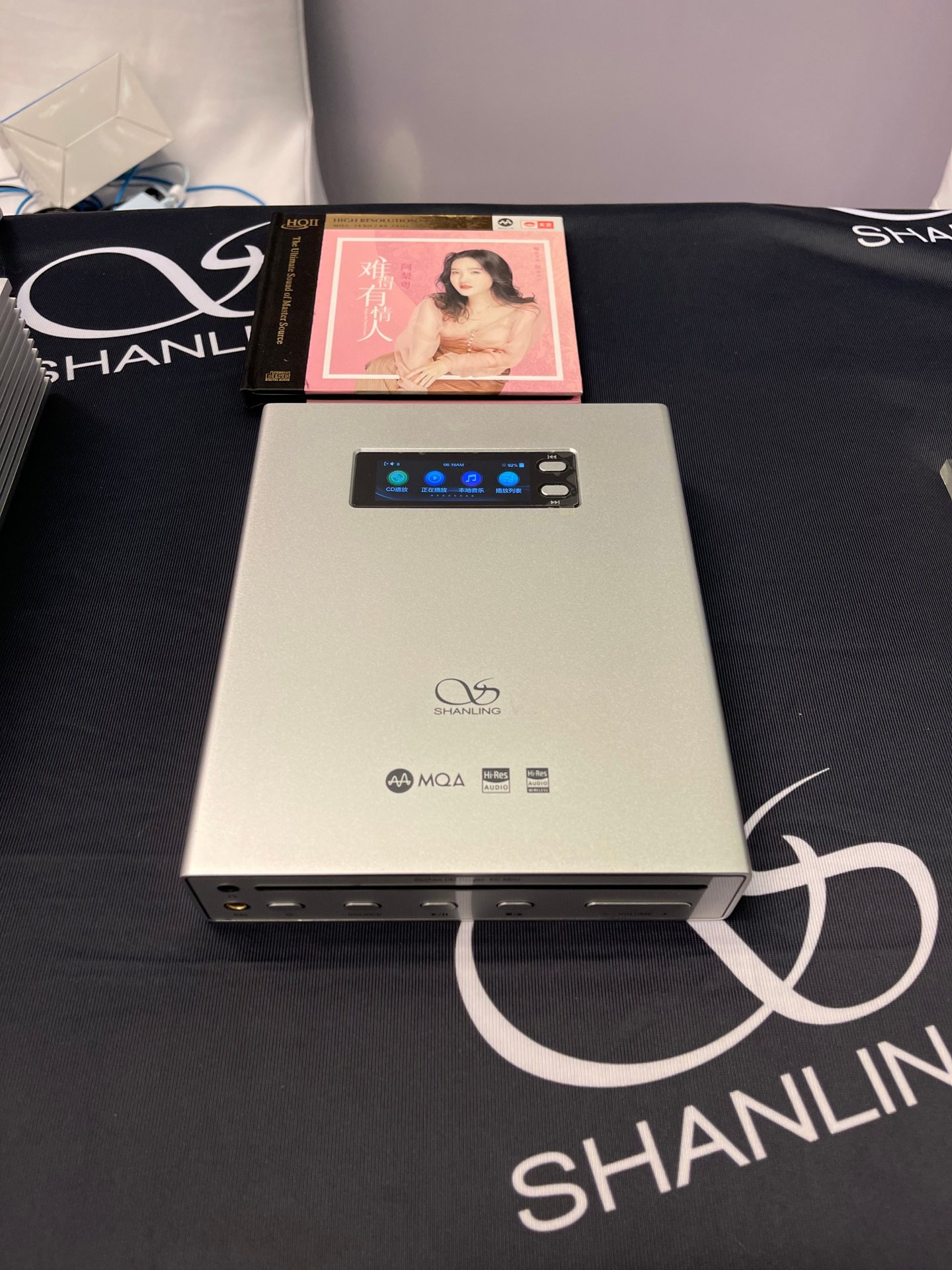 山灵展示新款 Ec Mini 便携 Cd 机和旗舰 12 单元圈铁静耳塞 耳塞 耳机 新浪新闻